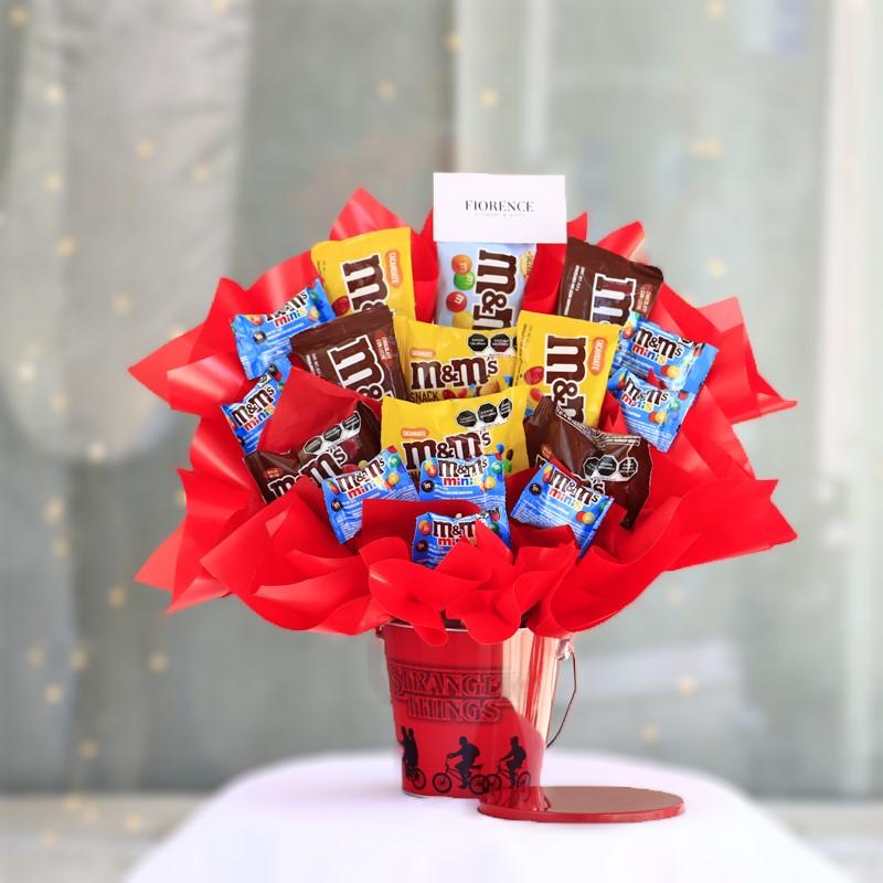 Candy Bouquet Stranger Things con chocolates M&M's
